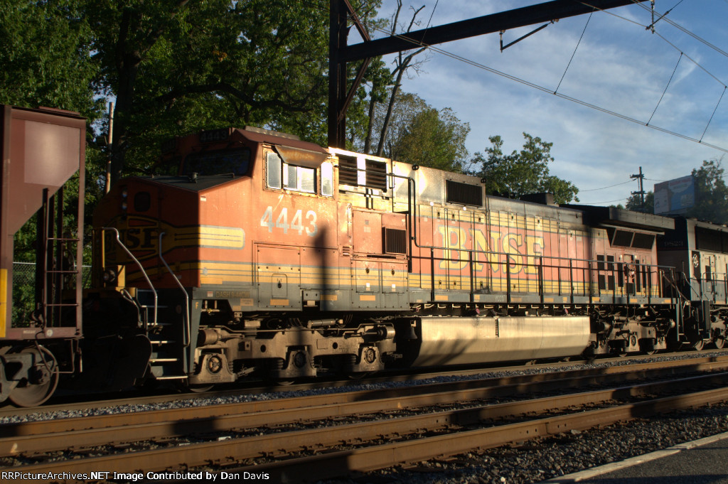 BNSF D9-44CW 4443 on K038